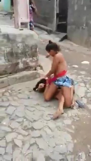 Brigas Com Peitinhos De Fora Realmente Vale A Pena Assistir Cnn Amador