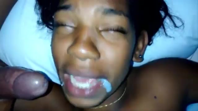 Novinha Chupando Até Ficar Com A Boca Cheia De Porrra Quente Cnn Amador