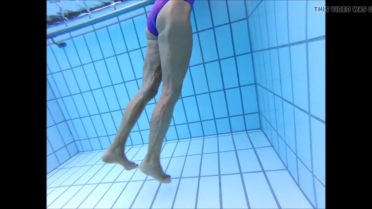 Granny Underwater Pool Cnn Amador 