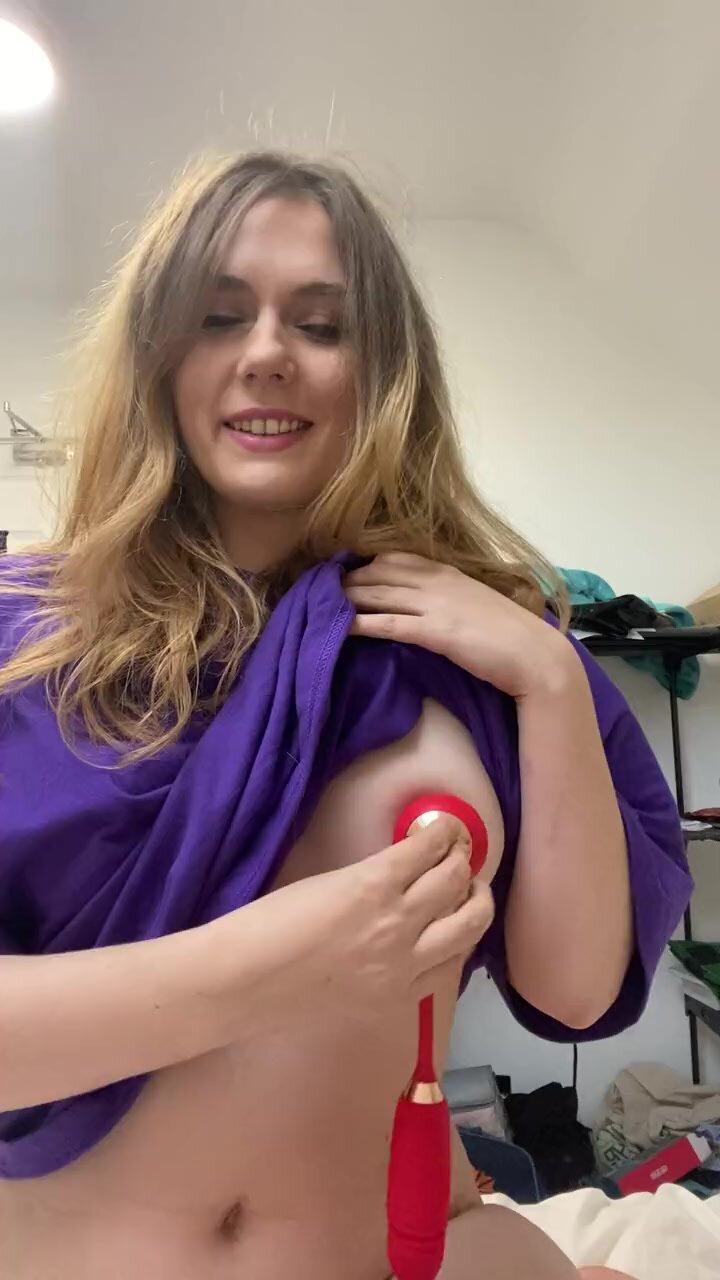 Woman Cumming Single Bitch Showing Her Breasts And Playing Siririca Cnn Amador