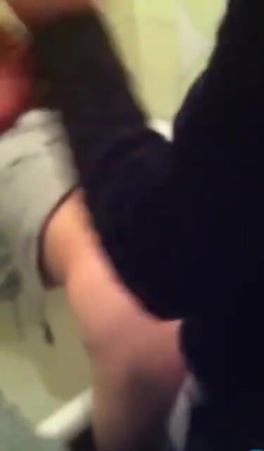 Novinha Got Drunk And Ended Up Having Sex With Friend In The Bathroom