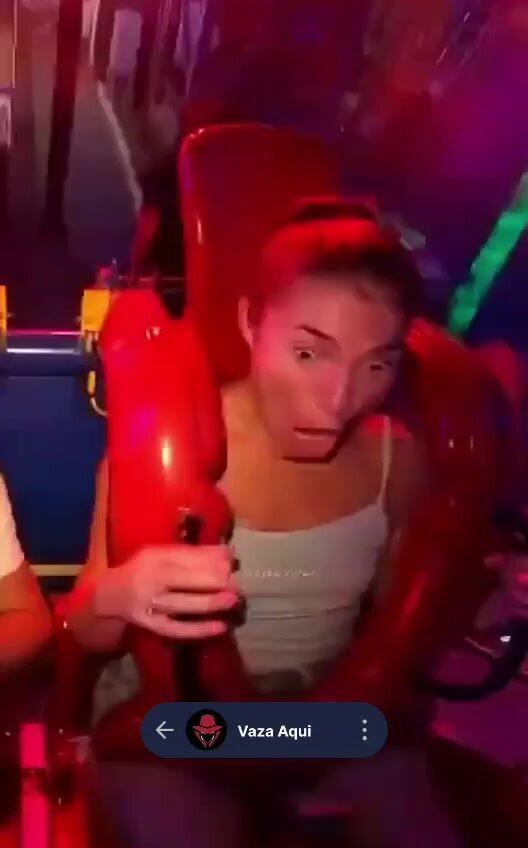 Blonde Paying Titty On The Amusement Park Toy Cnn Amador