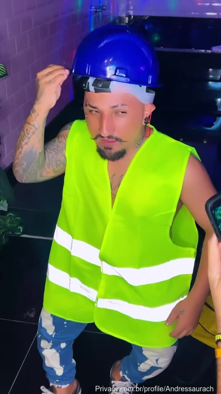 Son Recording Andressa Urach Paying A Blowjob To The Dwarf Pistolinha